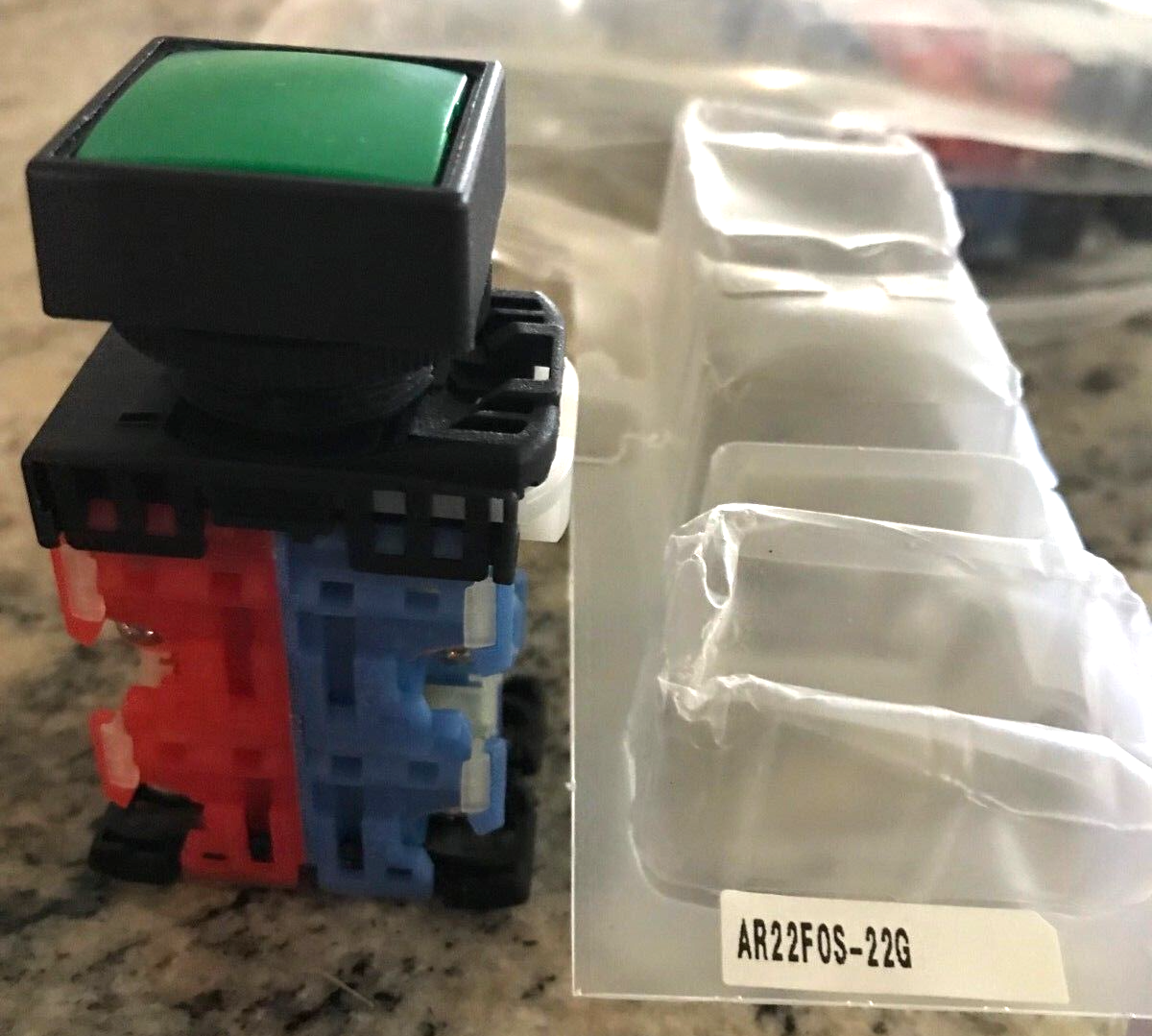 Fuji Electric AR22F0S-22G, Square Green Pushbutton, 22mm Flush Head ...