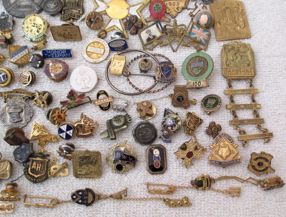 Huge Lot Vintage & Antique Pins Badges Charms Fraternal School Award ...