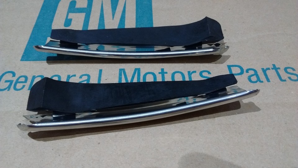 rear top upper fender trim moldings & rubber dust seal 68-72 Chevy ...