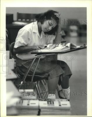 1989 Press Photo St. Mary Dominican high school sophomore Elida Laski ...