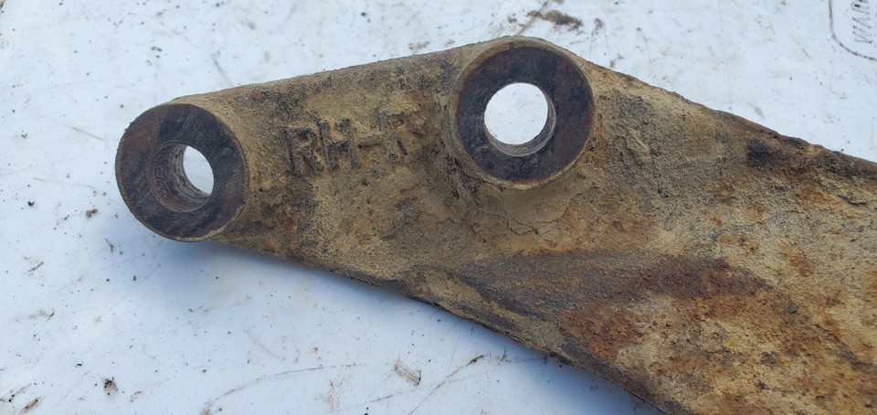 84-95 Toyota Pickup 4Runner 22r 22re engine To Transmission Bracket RH ...