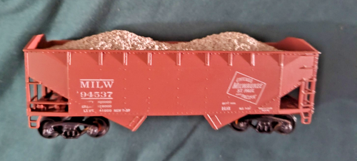 HO scale The Milwaukee Road 2 bay Hopper car with gravel Load | eBay