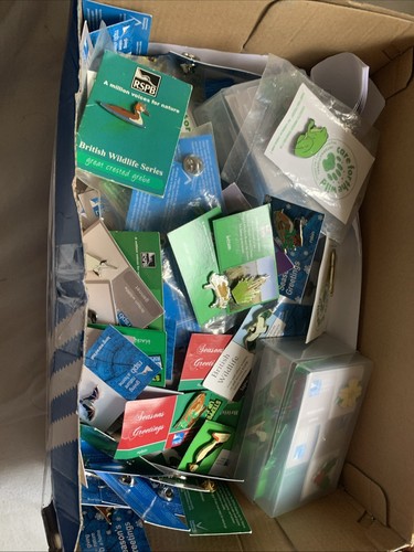 250+ RSPB badges mixture of rare and common pins of different animals ...