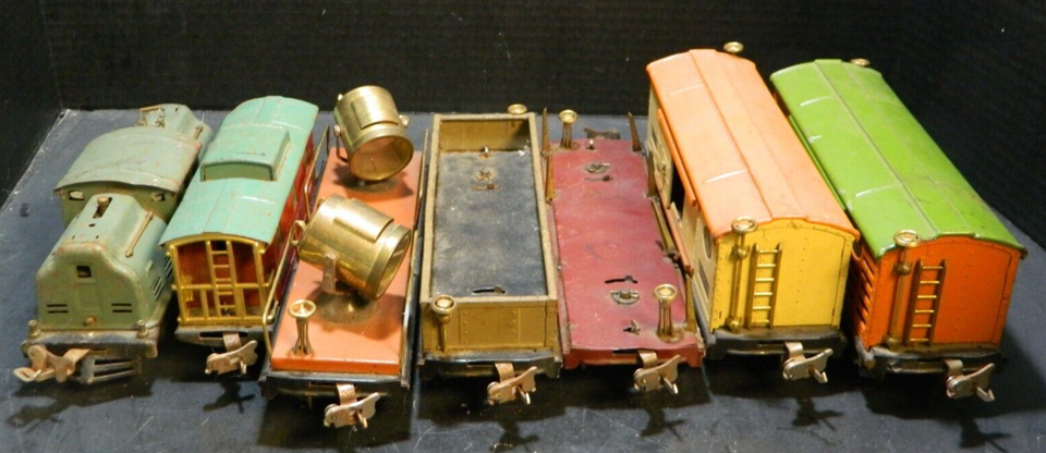 Vintage Lionel (7) Piece Prewar Tin Train Set ...