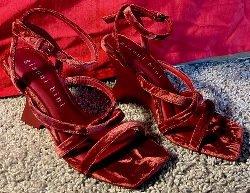 NEW Gianni Bini 8.5 Red Novah Velvet Square Toe Strappy Wedge Heeles ...