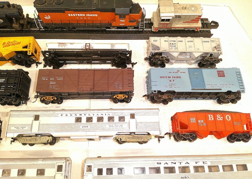 HO Scale 14 Assorted Rolling Stock Cars (3 are locomotives) Lot #114 | eBay