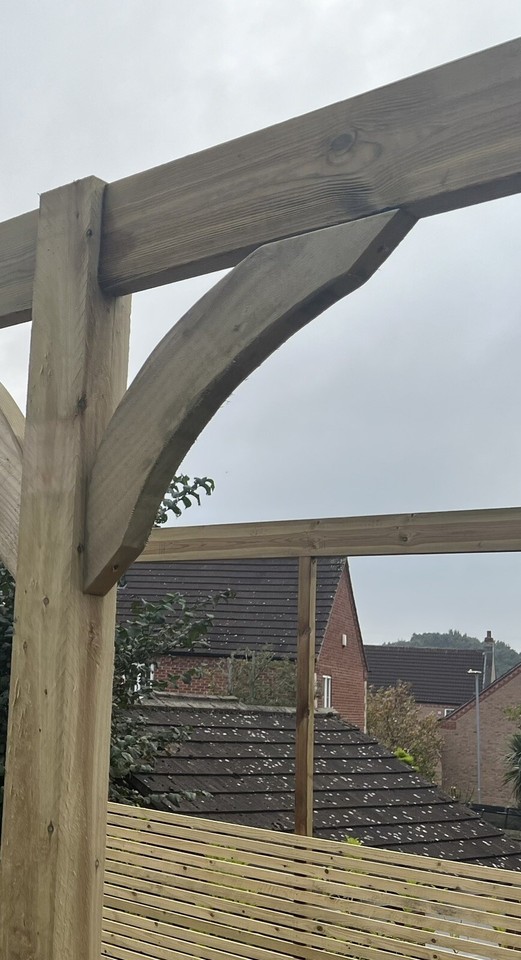 💥 Wooden Tanalised Arched Pergola Curved Brace 600mm Gallows Brackets ...