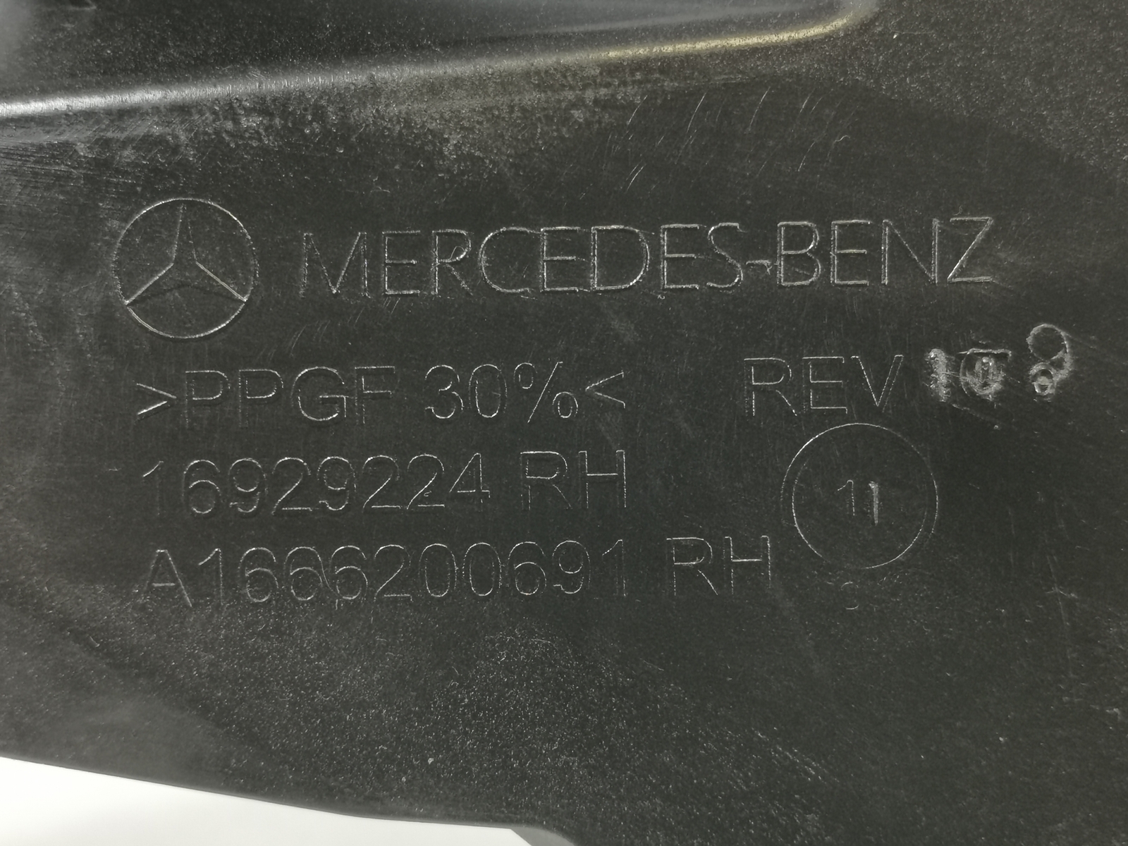 Mercedes-Benz GL 450 4MATIC X166 2013 Front Right Headlight Bracket ...