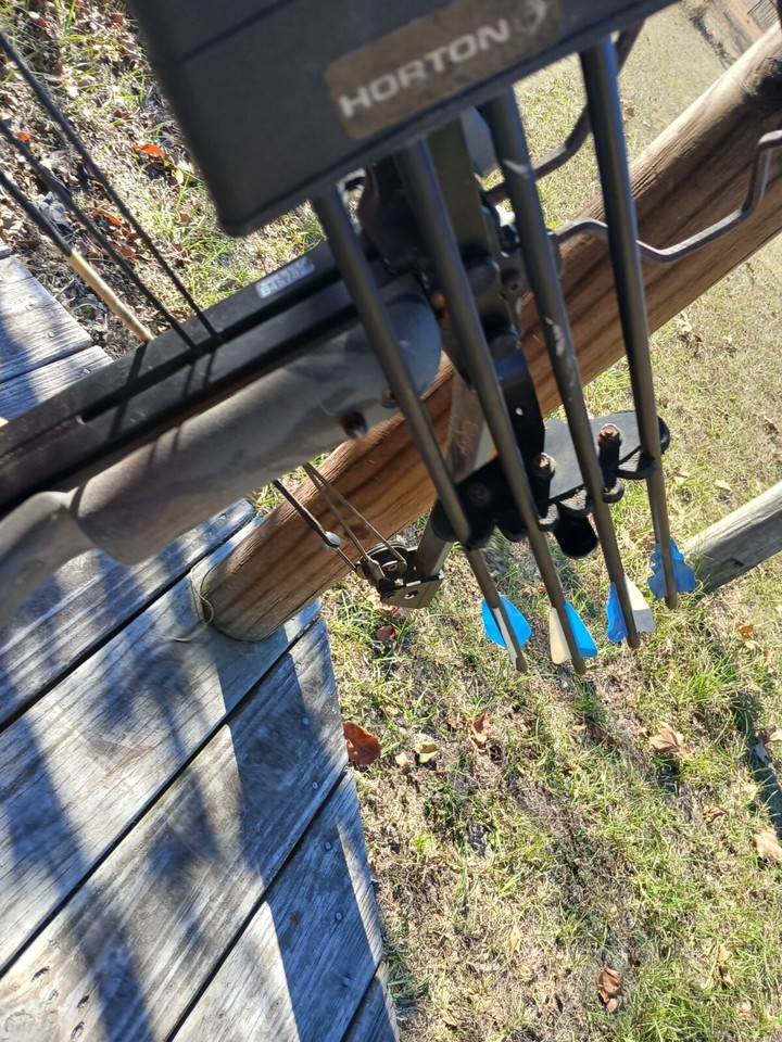 Horton Hunter crossbow 150 lb With Quiver, Arrows, And Muzzy Broadheads ...
