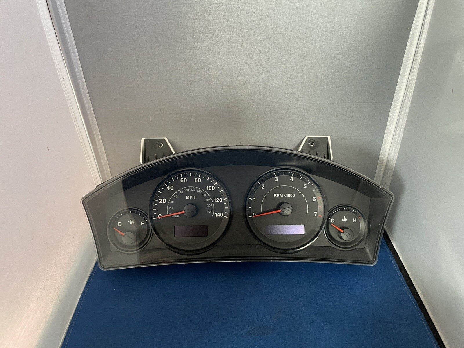 06 Jeep Grand Cherokee Speedometer Cluster Laredo MPH 56054010AH for ...