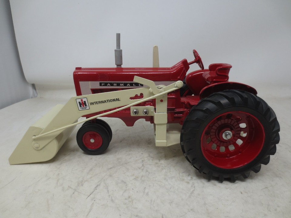 VINTAGE ERTL 1/16 IH INTERNATIONAL FARMALL 806 FRONT END LOADER FARM ...