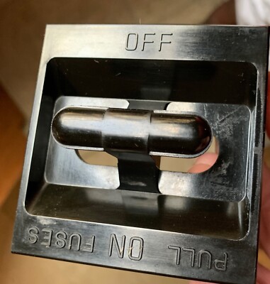 Fuse Blocks & Holders - Pull Out Fuse Holder