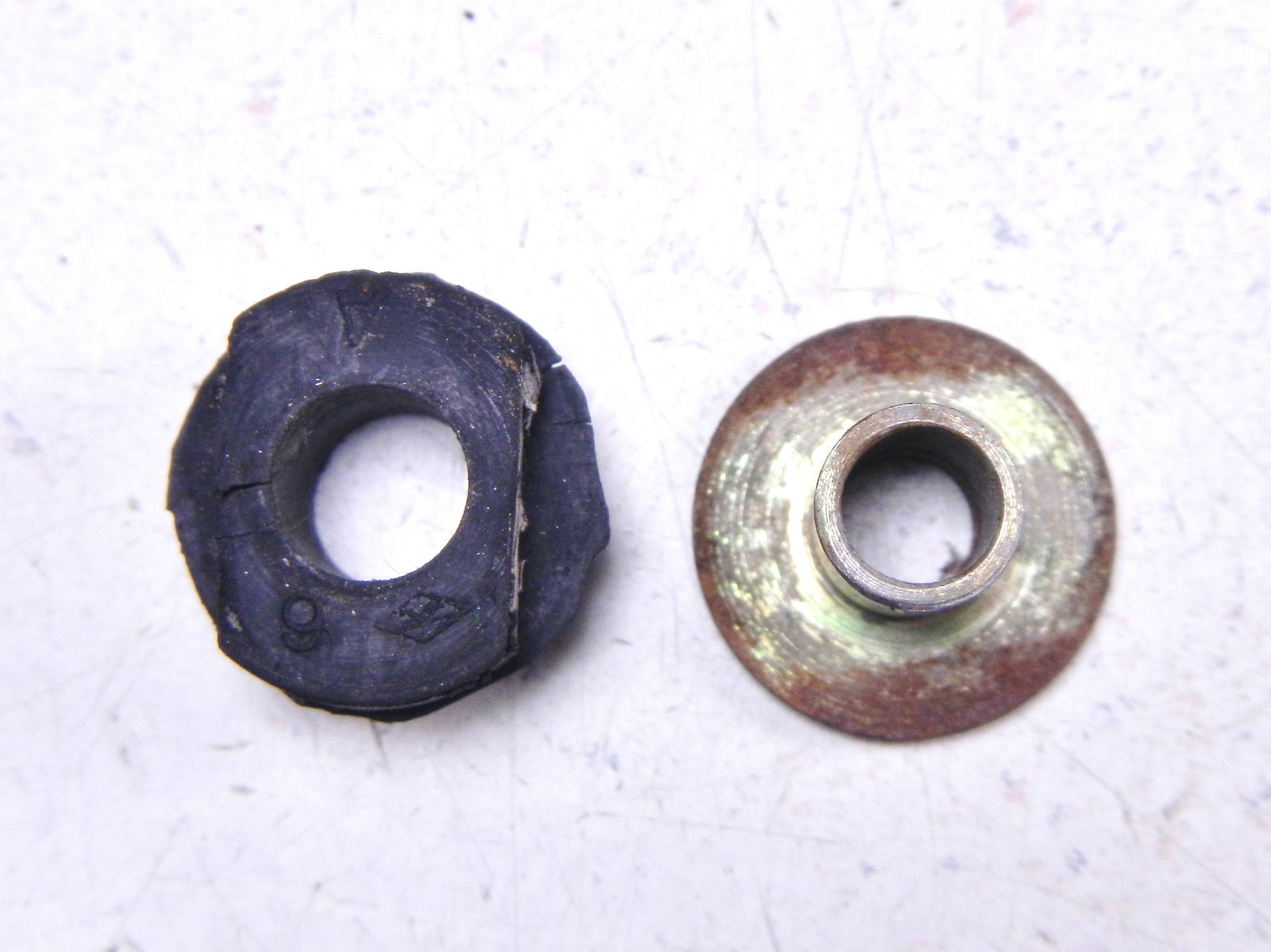 81 HONDA CB750K CB750 FOUR K BATTERY BOX HOLDER TRAY BUSHING & CRUSH ...