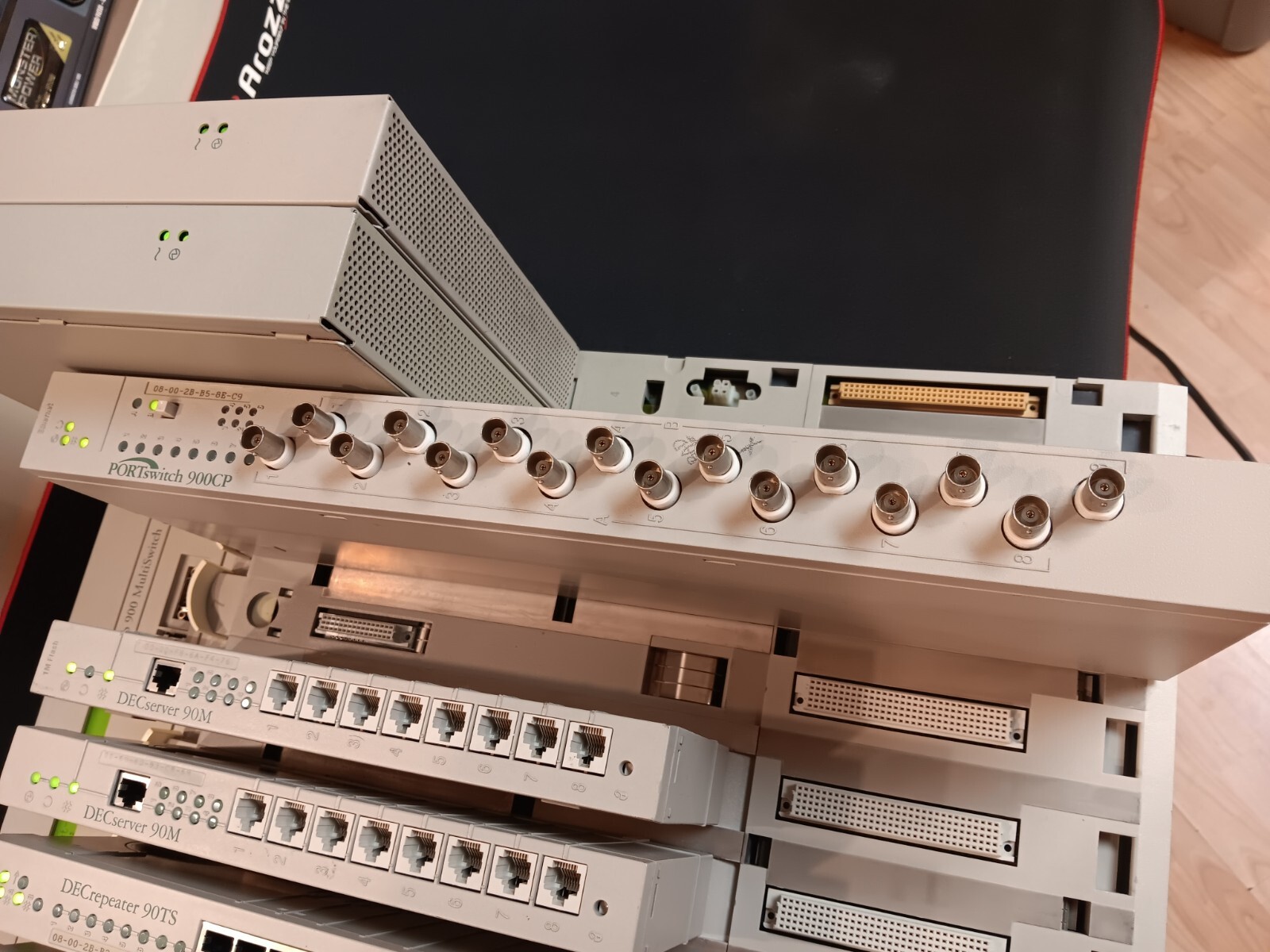 DEChub 900 MultiSwitch DECserver 90M 2x DECrepeater 90TS-90FA 2x ...