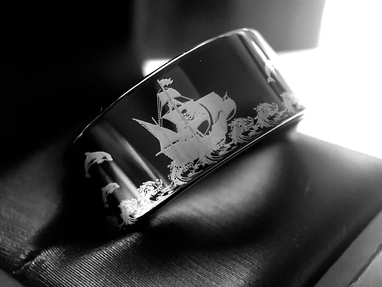 Mens Tungsten Ring, Pirate Ship Pattern Engraved Black Tungsten Carbide ...