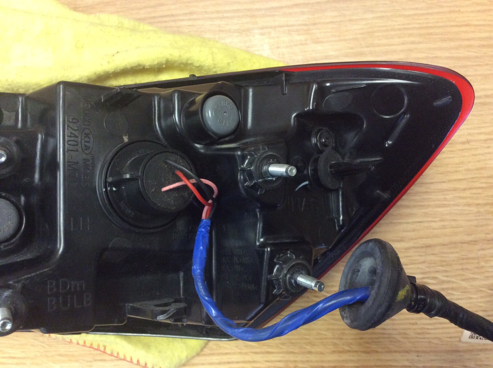 2019-2023 KIA FORTE OEM LEFT DRIVER SIDE OUTER TAIL LIGHT W/O LED 92401 ...