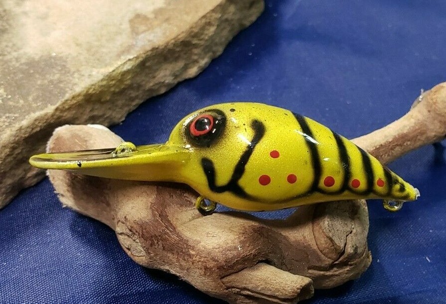 custom painted Wiggle wart crankbait (Candy yellow) | eBay