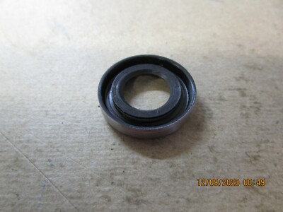 WELLSAW 400 & 404 PUSH ROD SEAL OEM# 1035192 | eBay