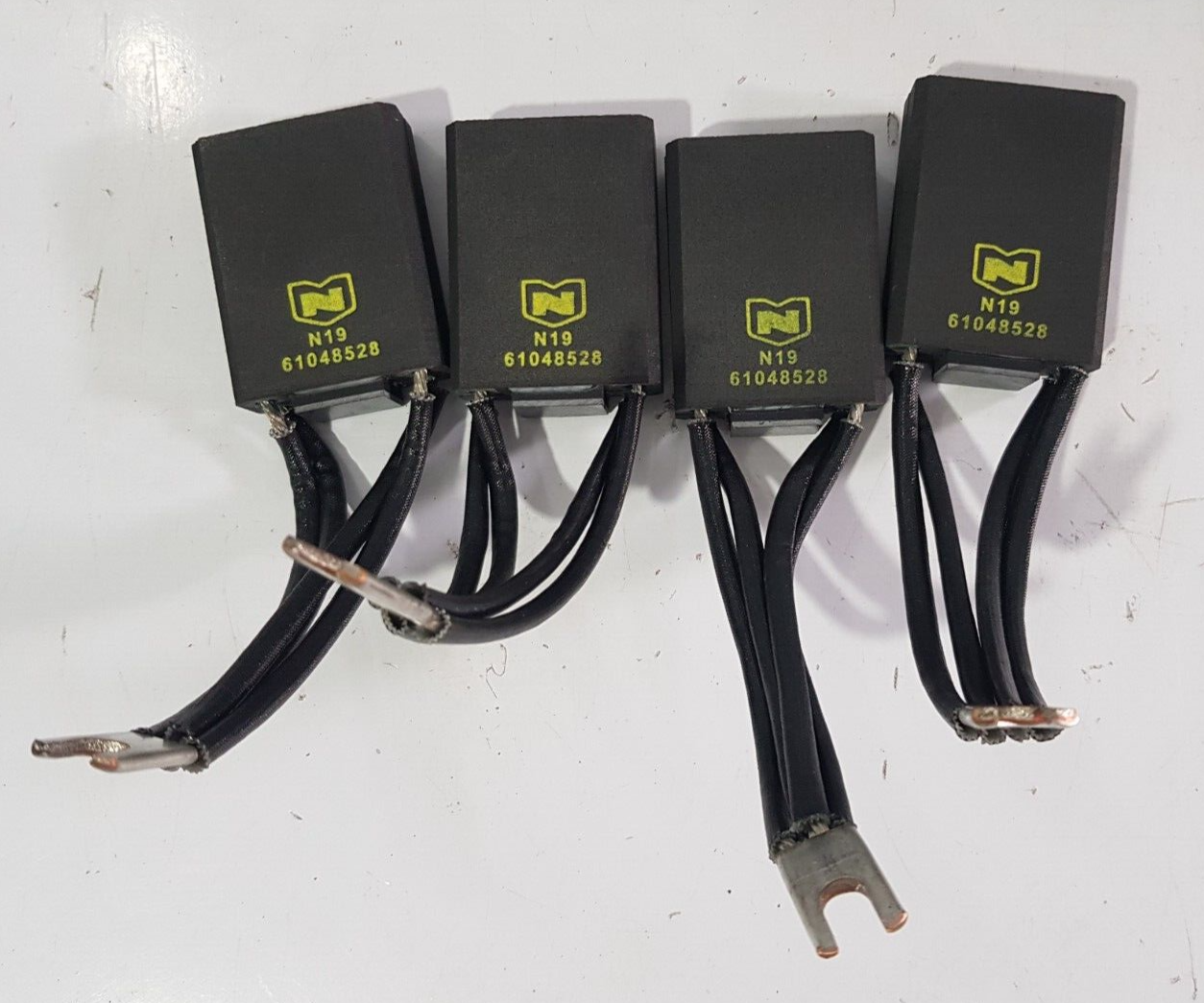 N19 MOTOR CARBON BRUSH ASSY C-9 61048528 / LOT OF 4 / FAST SHIP DHL OR ...
