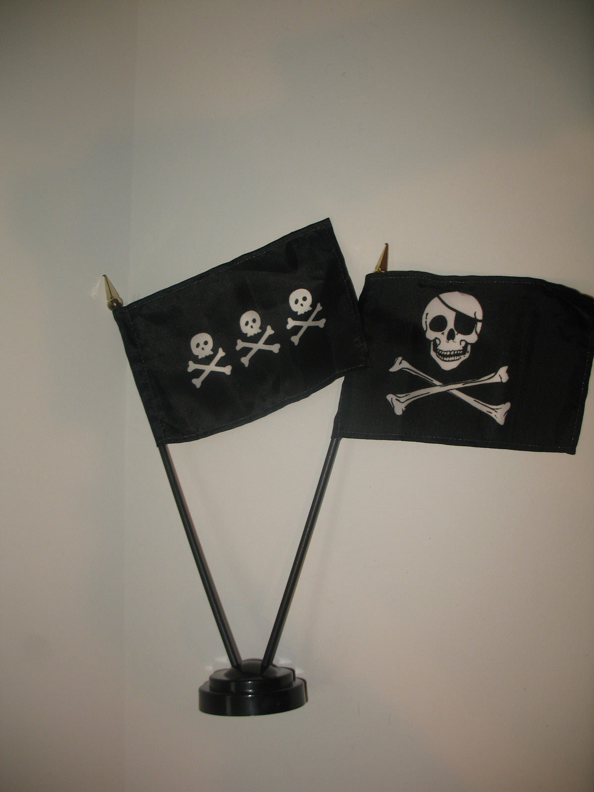 Chris Condent w/ Jolly Roger Pirate Eye Patch Flag 4"x6" Desk Set Black ...