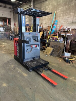 RAYMOND ORDER PICKER 3000LB 273" LIFT W/ BATTERY&CHARGER 42" FORK 118 ...