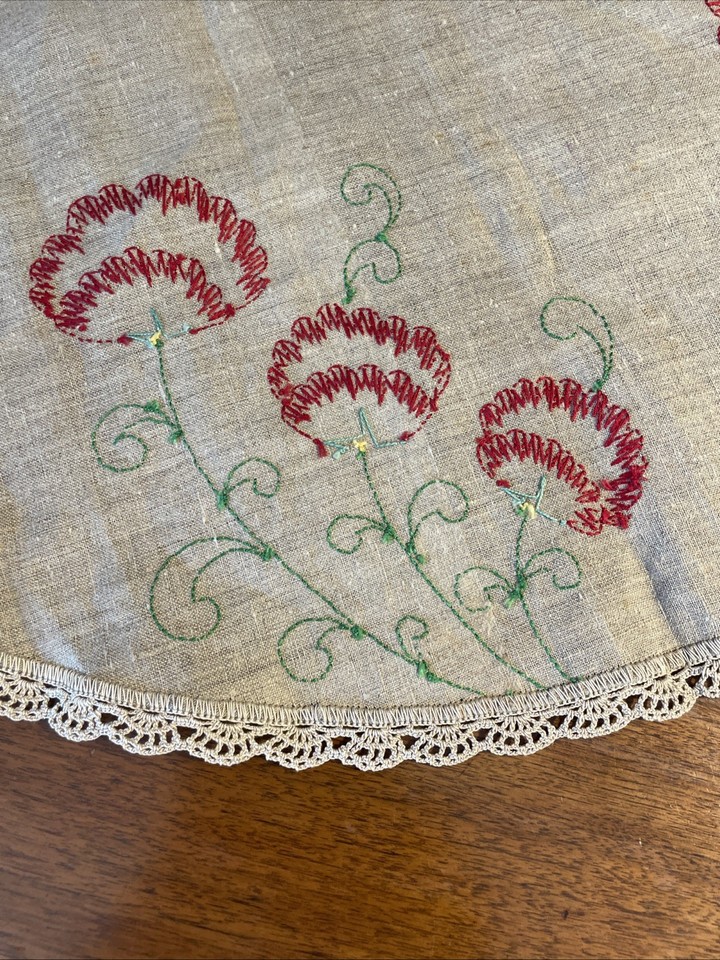 Gorgeous Vintage Tablecloth Embroidered w/ Red Poppies. Crocheted Edge ...