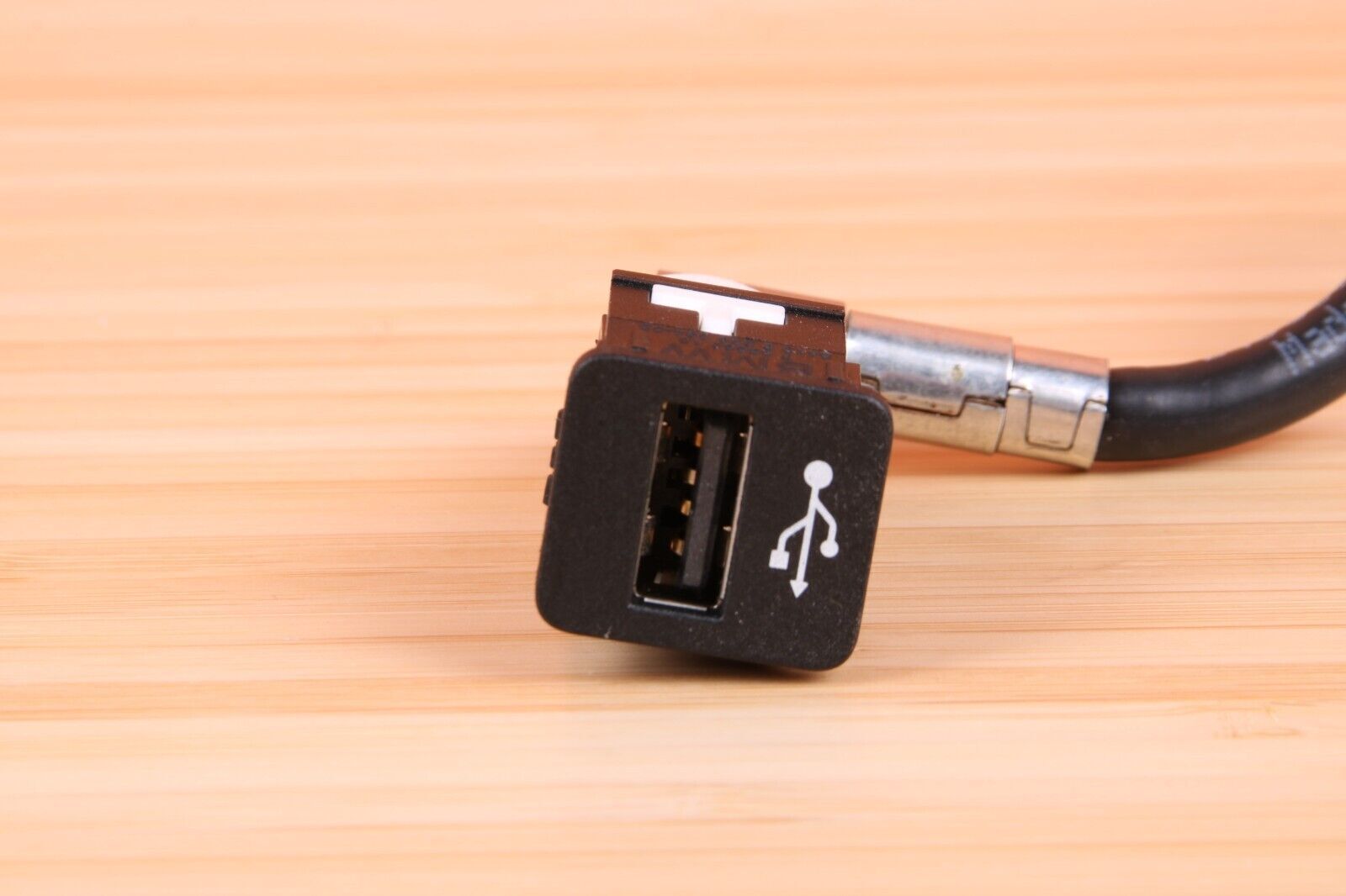 BMW F20 F40 F30 G20 G30 G11 X5 G05 X6 G06 USB SOCKET PORT 9229294 | eBay