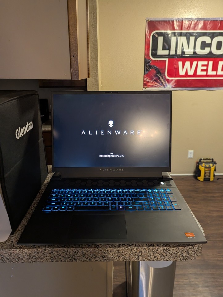 Alienware M18 R1 P51e AMD Ryzen 9-7845HX@3.0GHz RTX 4070 32GB RAM 1TB ...