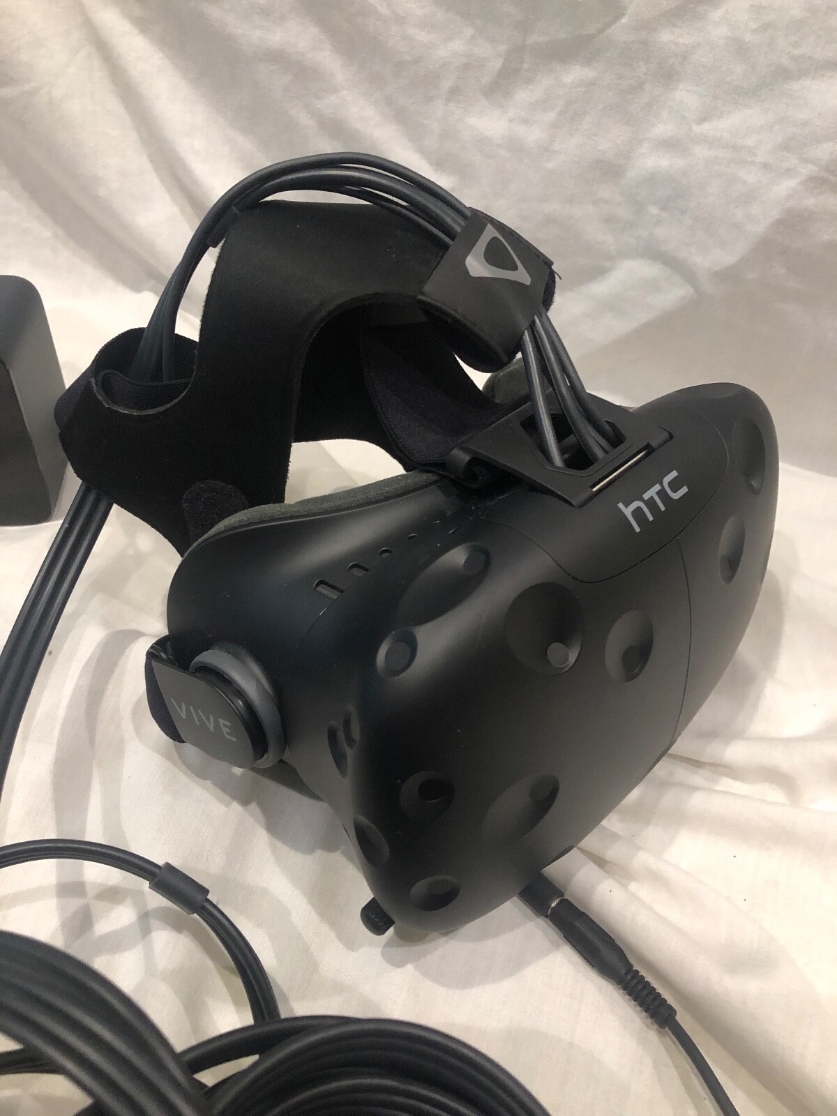 HTC Vive Full Kit W/ Controllers Cables original box EXCELLENT ships ...