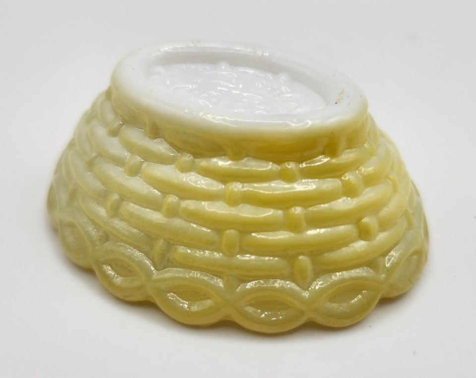 Vintage Westmoreland Glass Yellow Mini Hen on Nest Salt Cellar Chicken ...