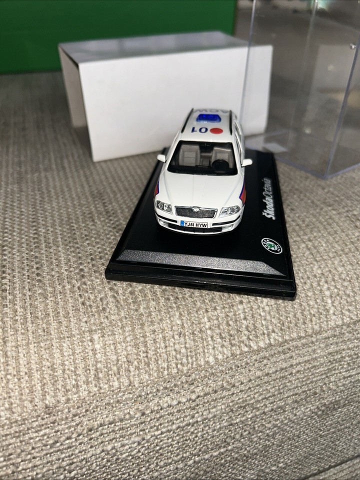 Code 3 Police Models Met Police Skoda 1.43 Scale Mint In Case | eBay UK