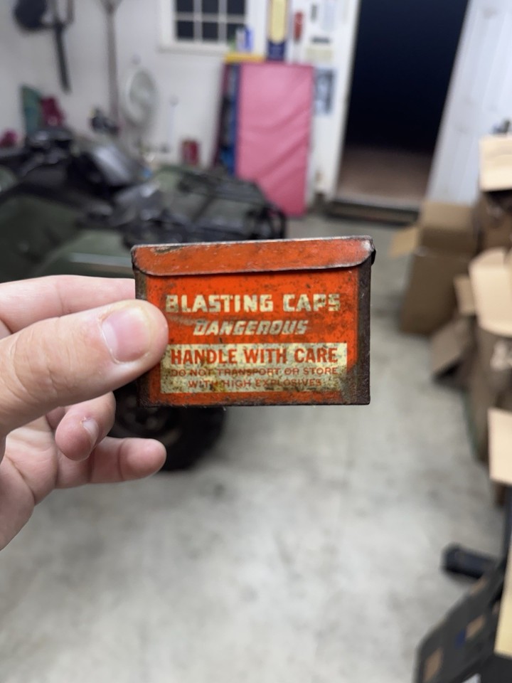 VINTAGE AMERICAN BLASTING CAPS NO.6 100 EMPTY TIN MINING HARD ROCK ...