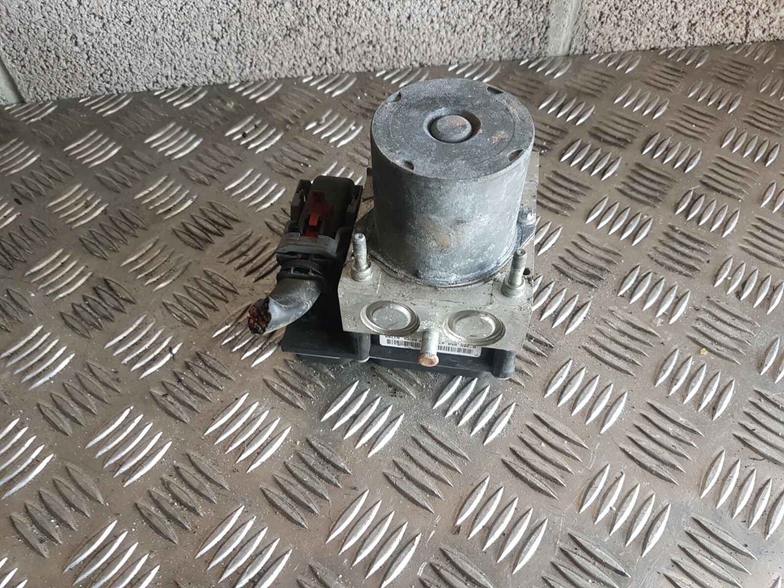 AUDI A4 B7 2.0 TDI BRE ENGINE ABS PUMP & CONTROLLER 8E0910517D ...