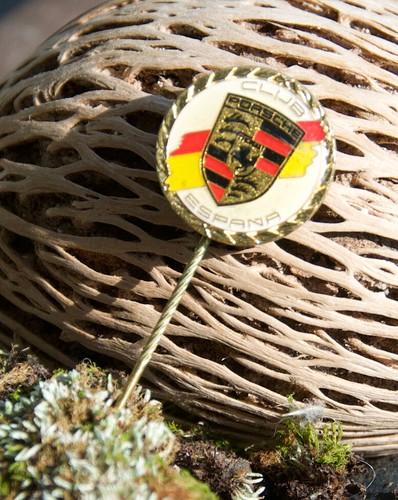 VINTAGE ENAMEL AUTOMOBILE CAR PIN / BUTTON # PORSCHE CLUB ESPANA ...