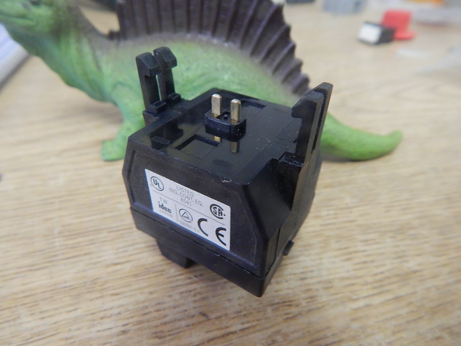 Idec 8581 S870 EN60947-5-1 120V 50-60Hz 6.3V 1W 6V 0.5W *FREE SHIPPING ...