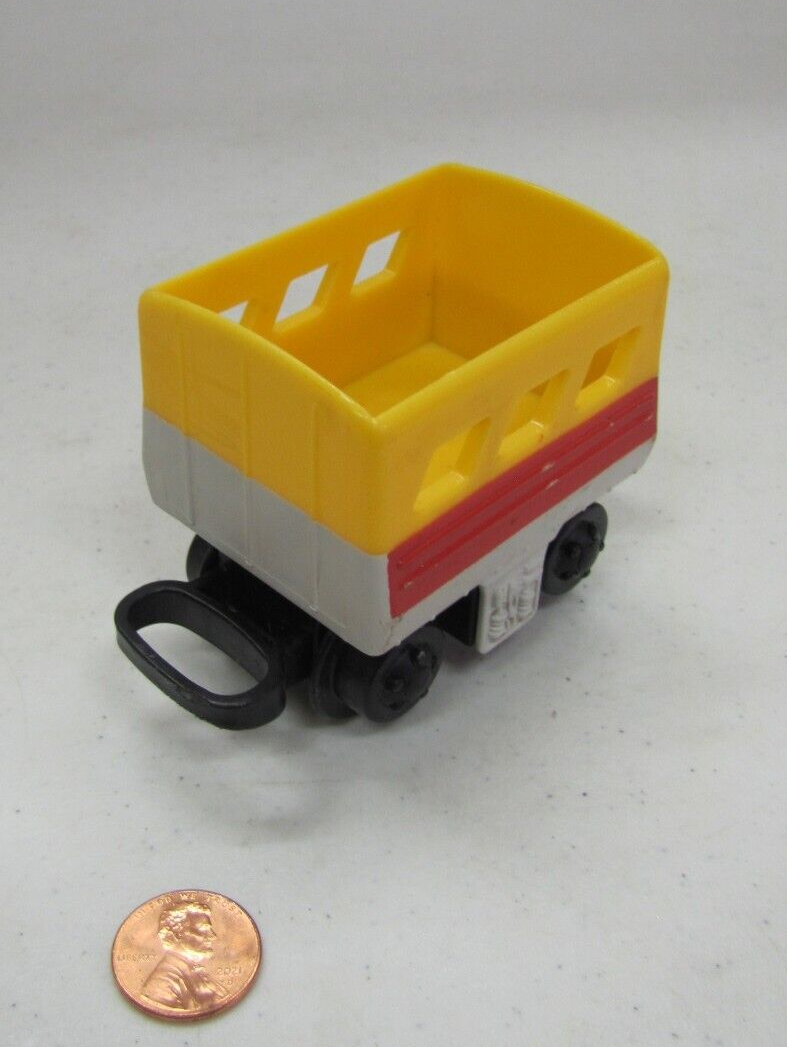 Fisher Price Geotrax Yellow Car Open Cattle Car 2006 Train Part | eBay
