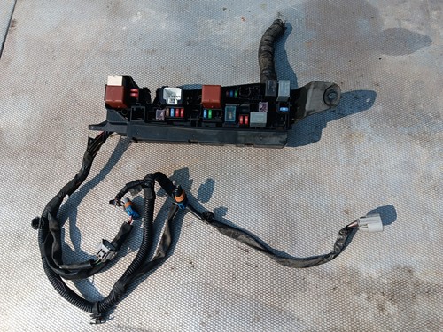 2003 TOYOTA MATRIX ENGINE FUSE BOX WITH HARNESS | eBay