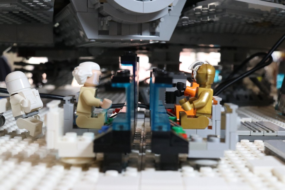 Lego Star Wars MOC - Hoth Hangar with UCS Millenium Falcon, Minifigures ...