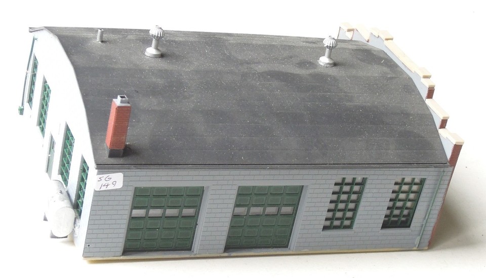 5g149 HO scale Tri County showroom warehouse building track side ...