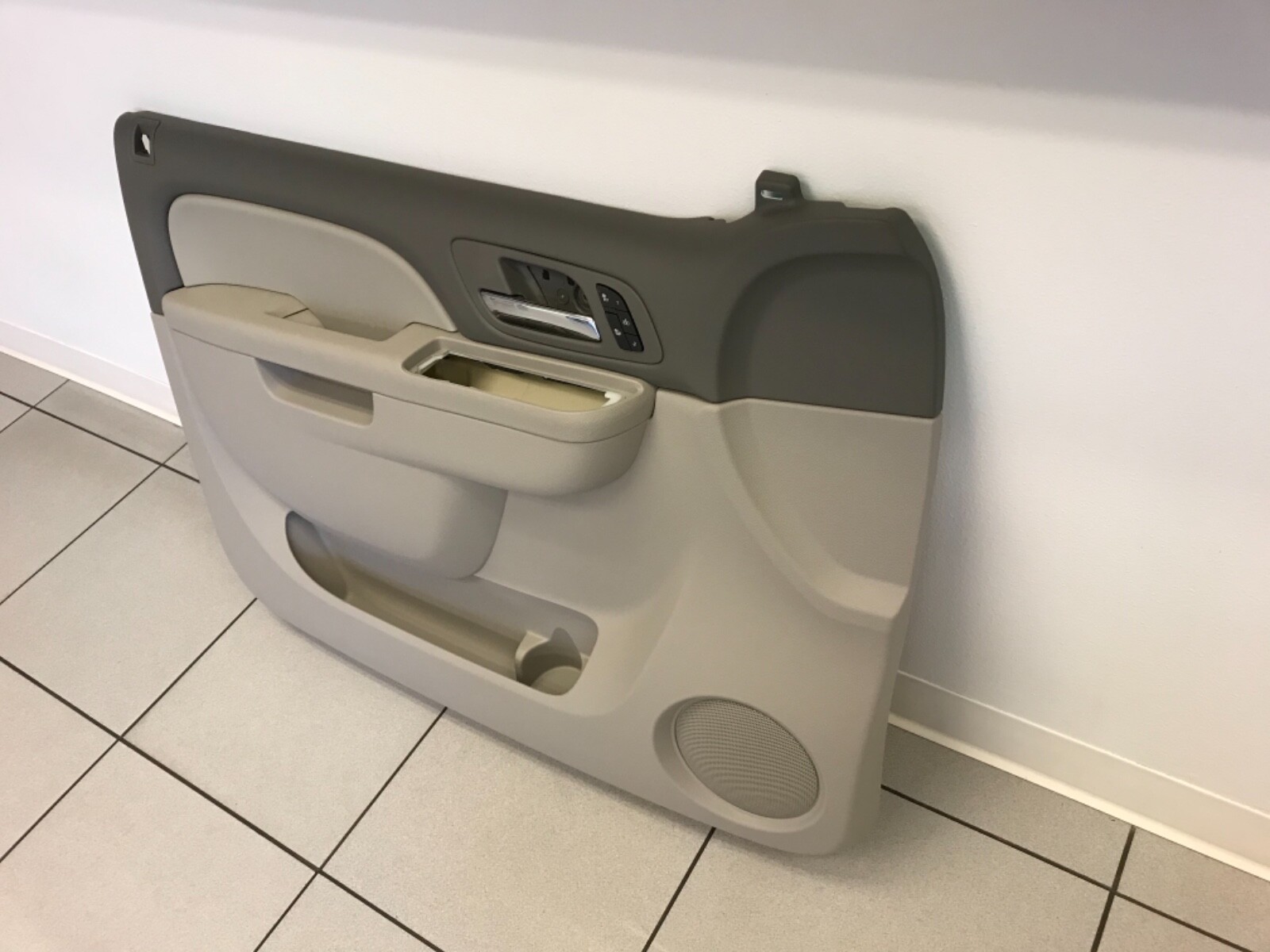 84127286 OEM GM Front Left Door Trim Panel | Titanium | Clips Included ...