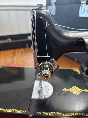 1938 Singer 221-1 Featherweight Sewing Machine with case, extras Works ...