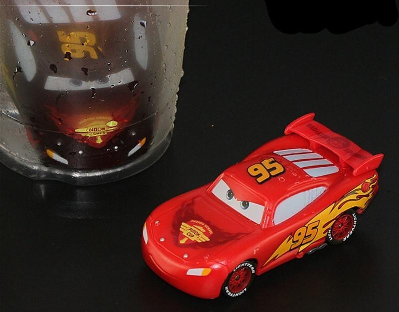 COLOR CHANGERS COLOR CHANGING CARS "CRUISIN LIGHTNING McQUEEN" DISNEY ...