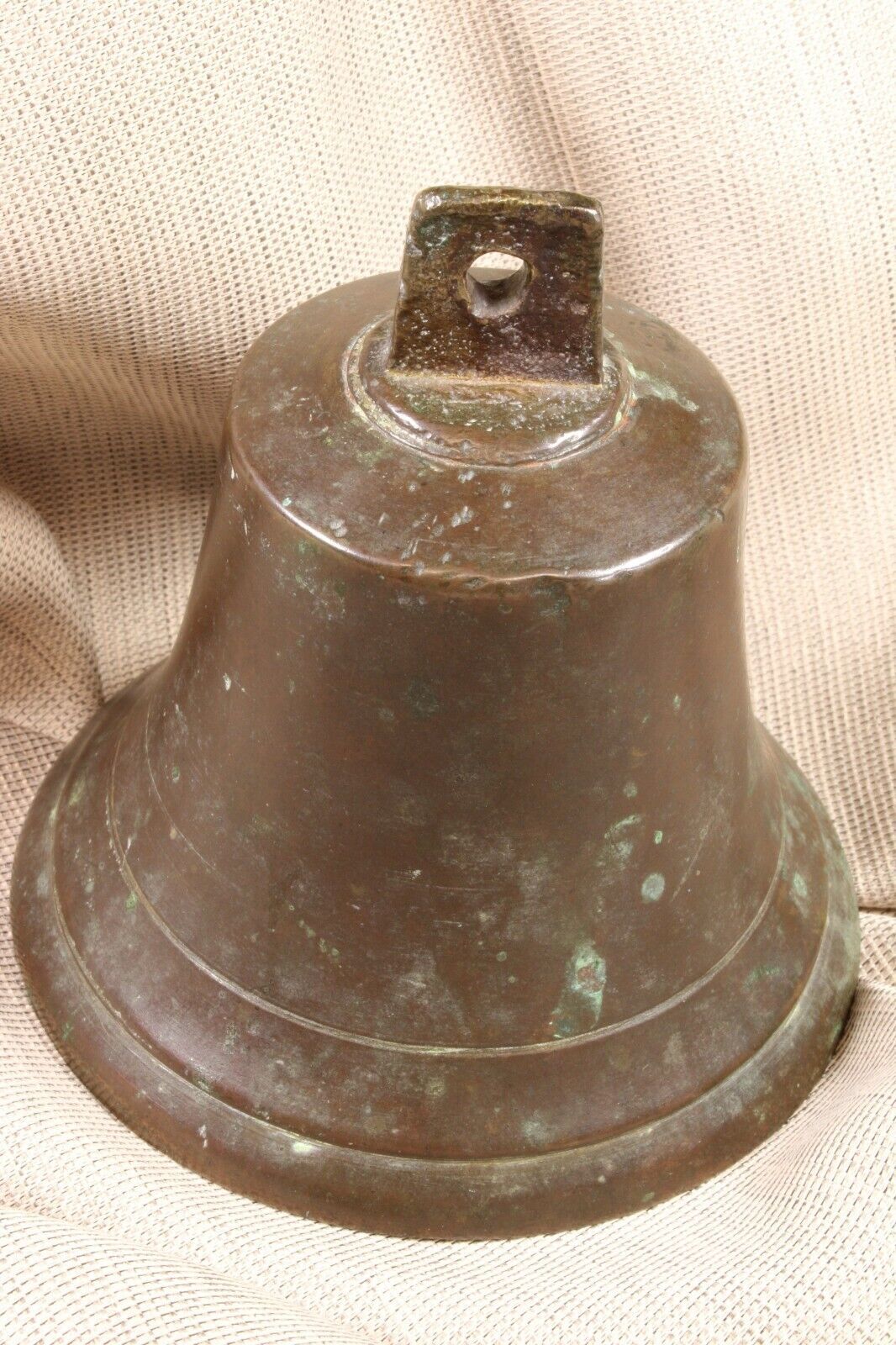 Bronze bell with original clapper. S.XX Bronze bell with original ...