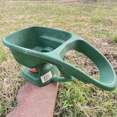 Scotts Turf Builder Hand Held Fertilizer Grass Seed Spreader Working ...