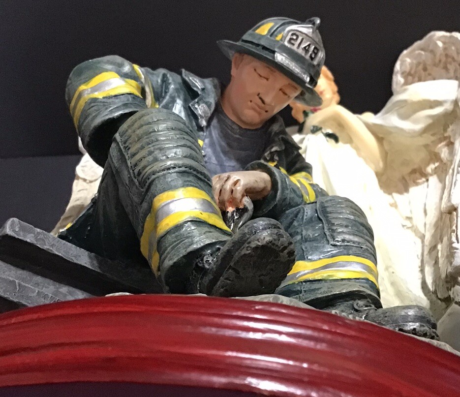 Vintage 2001 Roman Inc. Angel Watching Over Firefighter 9 1/2” Figurine ...