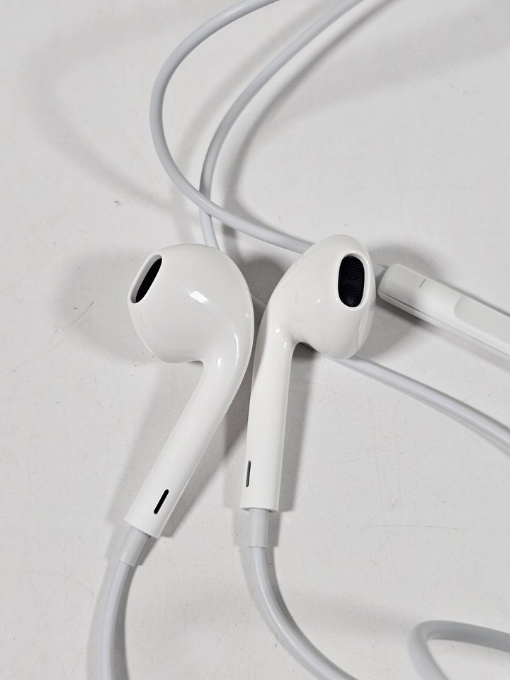 Original Apple EarPods Headphones - USB-C Wired Headphones - MTJY3AM/A ...