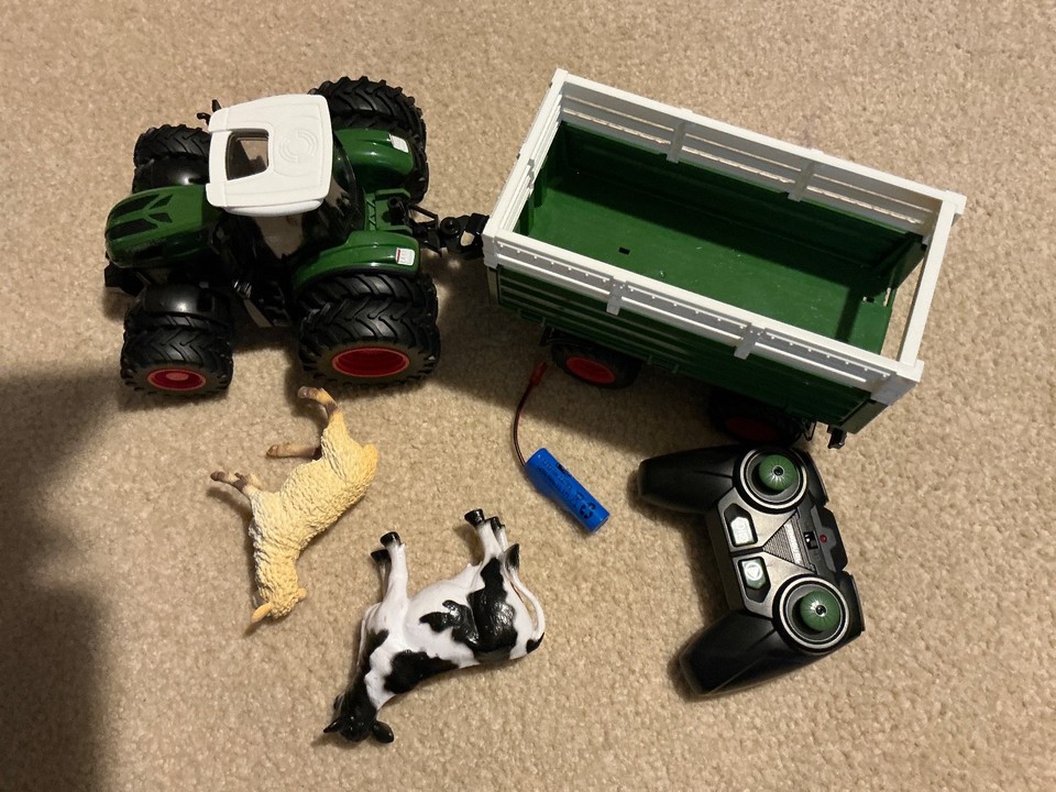 EUC Pengbur Green toy tractor Lot remote control wagon farm animals cow ...