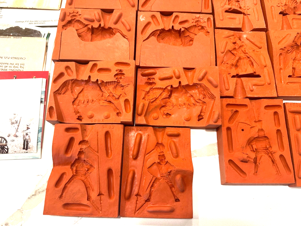 Casting REB Toys Mini Figurines Stove, 12 Medieval Molds, Metal and ...