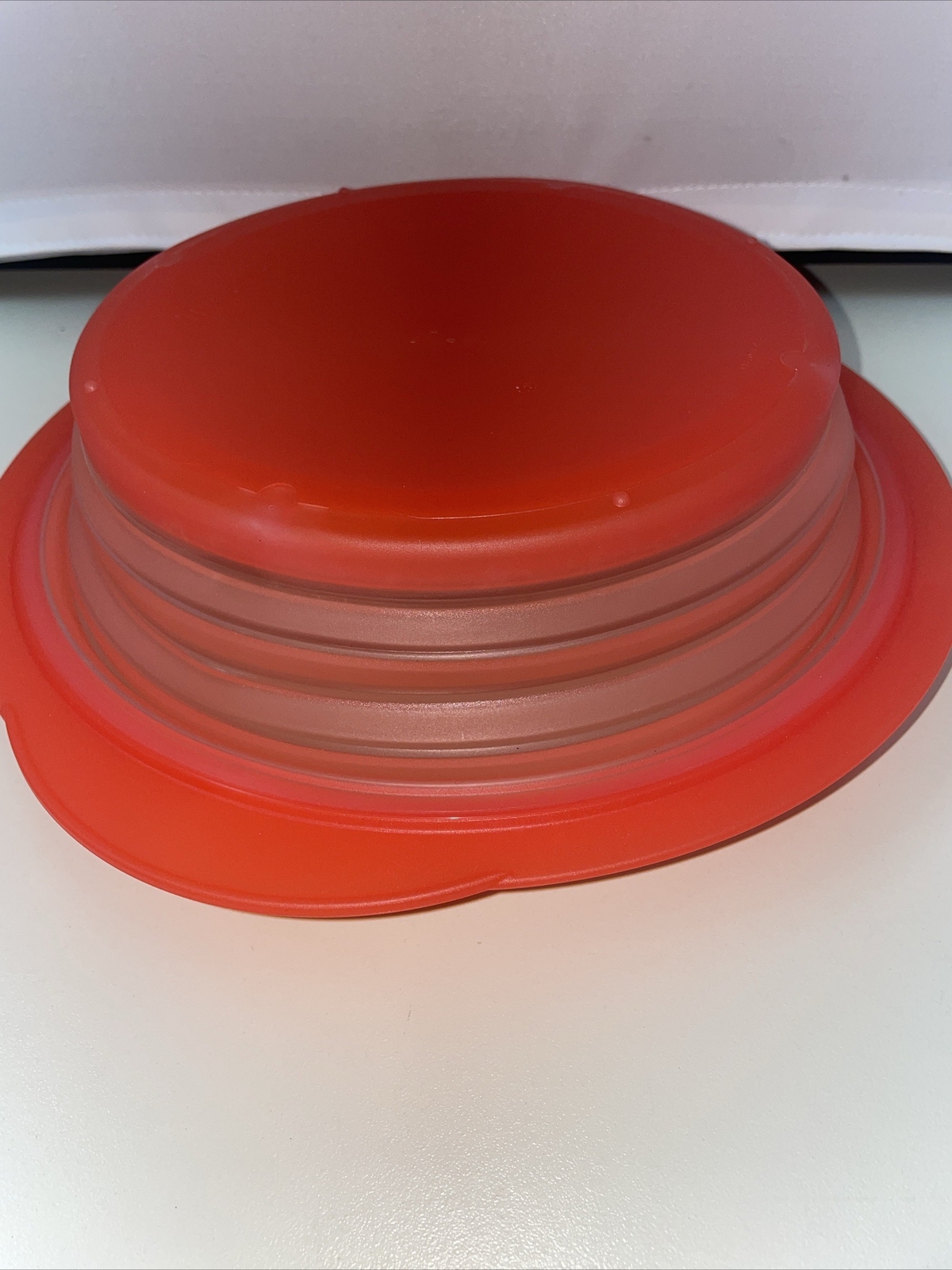 Tupperware Flat Out Adjustable 8 1/4 Cup Food Storage Container Orange ...