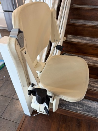 AmeriGlide Rave 2 II Stair Chair Lift Purchased in 2021 with 15.75 feet ...